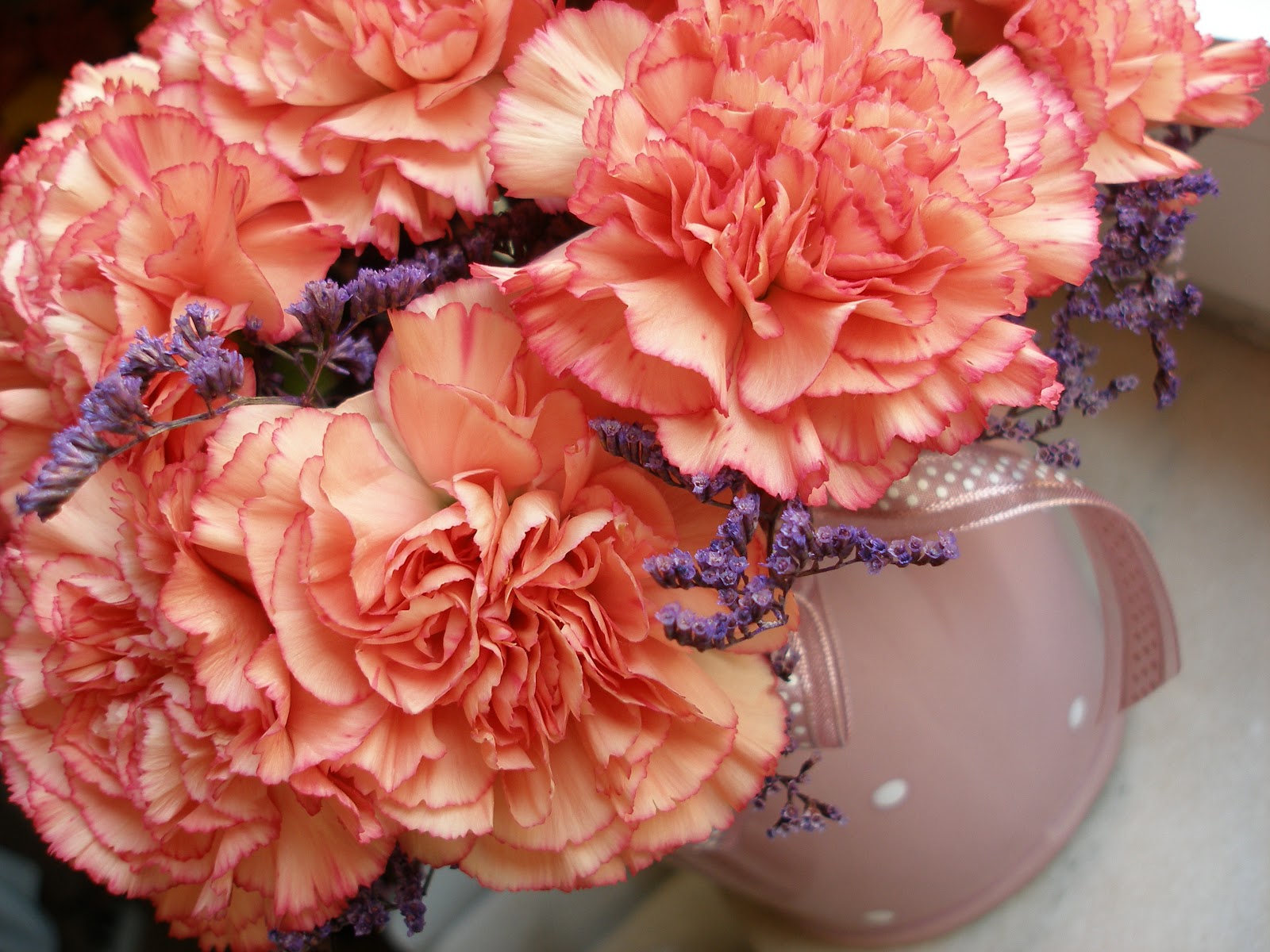 Anamaria Grama - design floral: Aranjament floral, garoafe portocalii ...