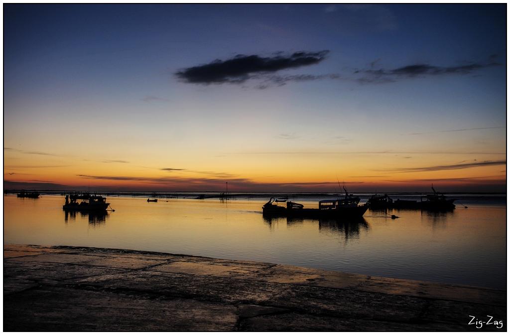 La galerie photo de Zig-Zag: Coucher de soleil - Port du pavé - CHARRON ...
