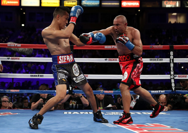 Musings about Sports and other important items: Fight of the year ...