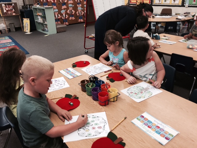 Mrs. Vento's Kindergarten: Apple Day!