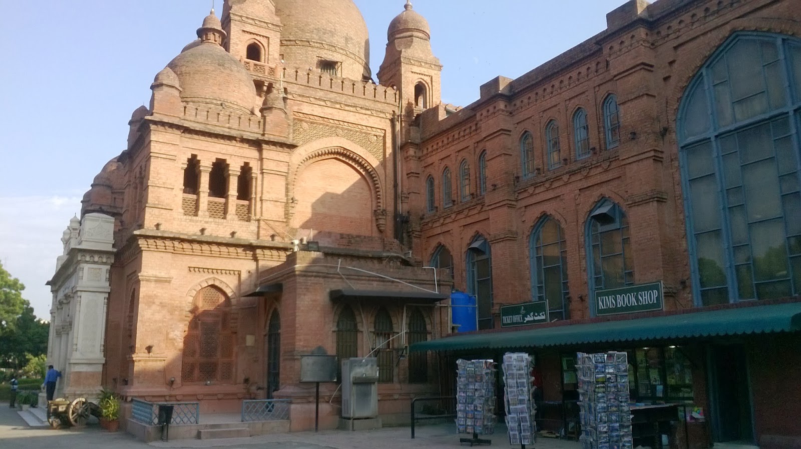 Images PK: Lahore Museum