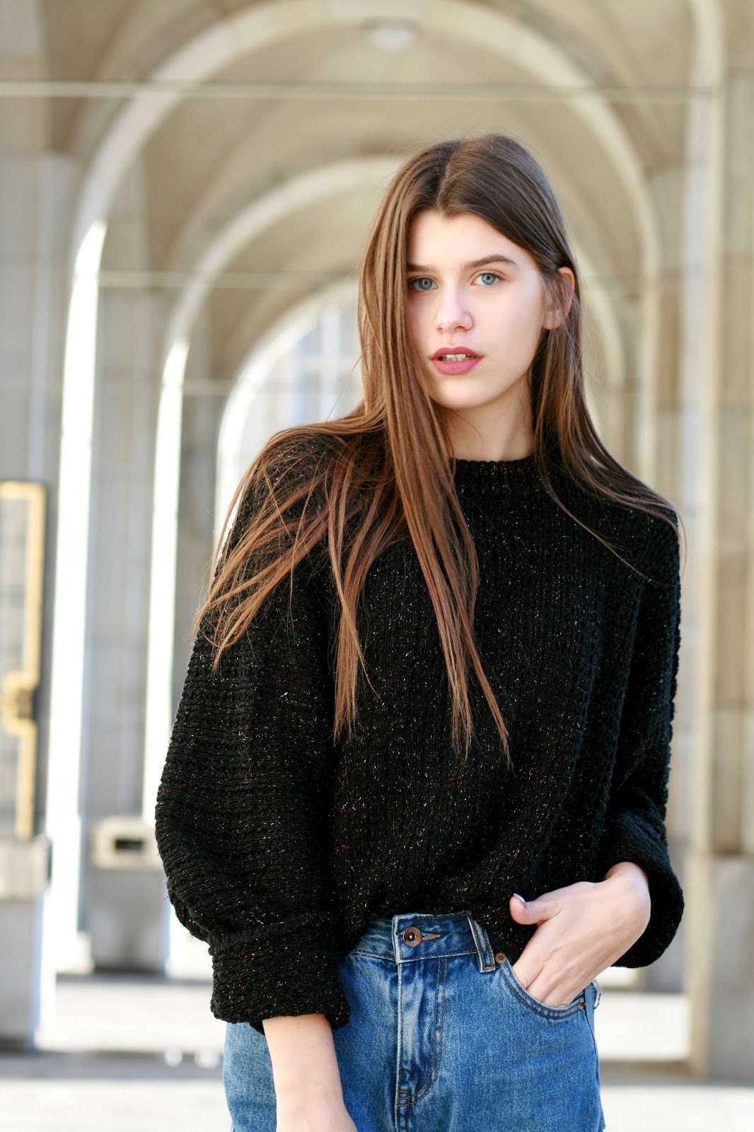 New Balance & Mom jeans - little wings of style