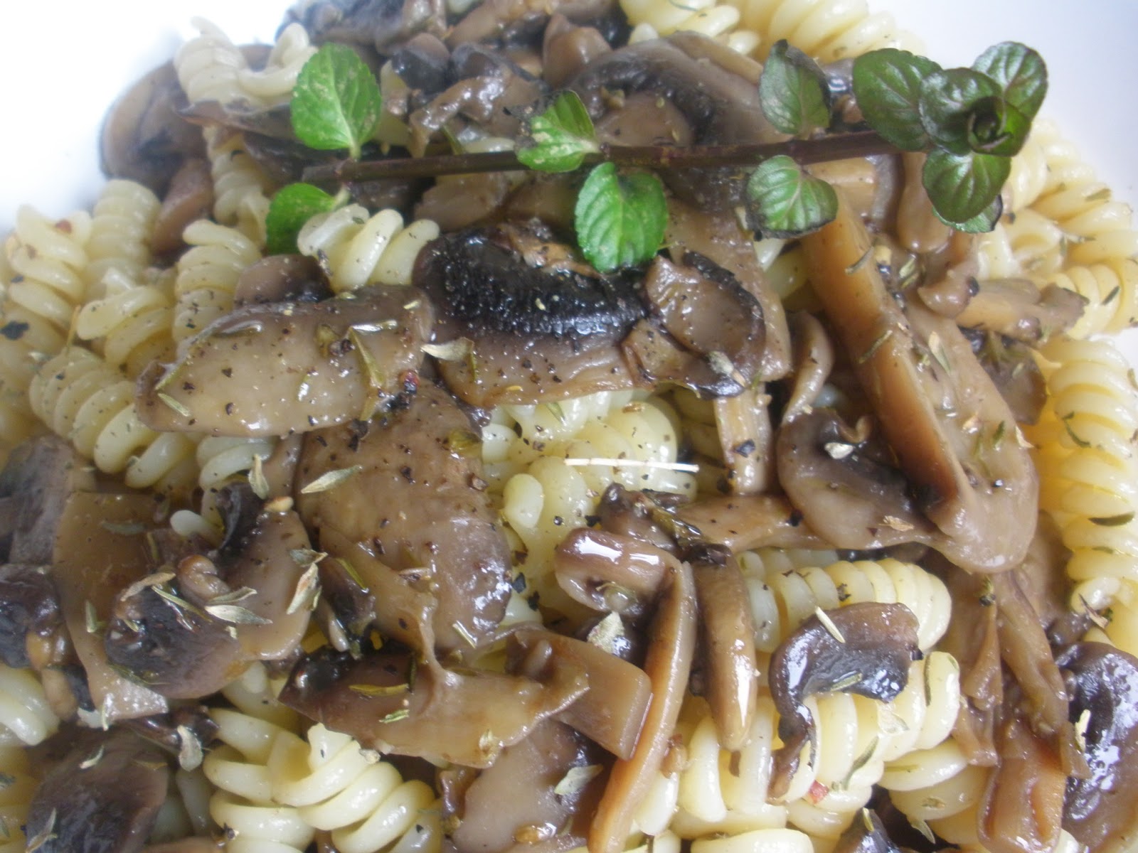 Come to cook: Βιδακια με μανιταρια,λεμονι και θυμαρι