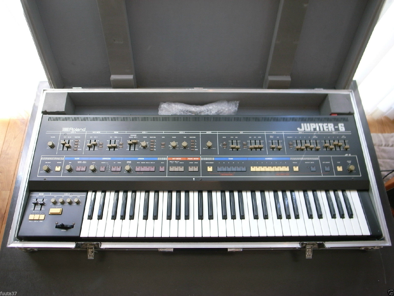 MATRIXSYNTH: Roland Jupiter-6 SN 301322