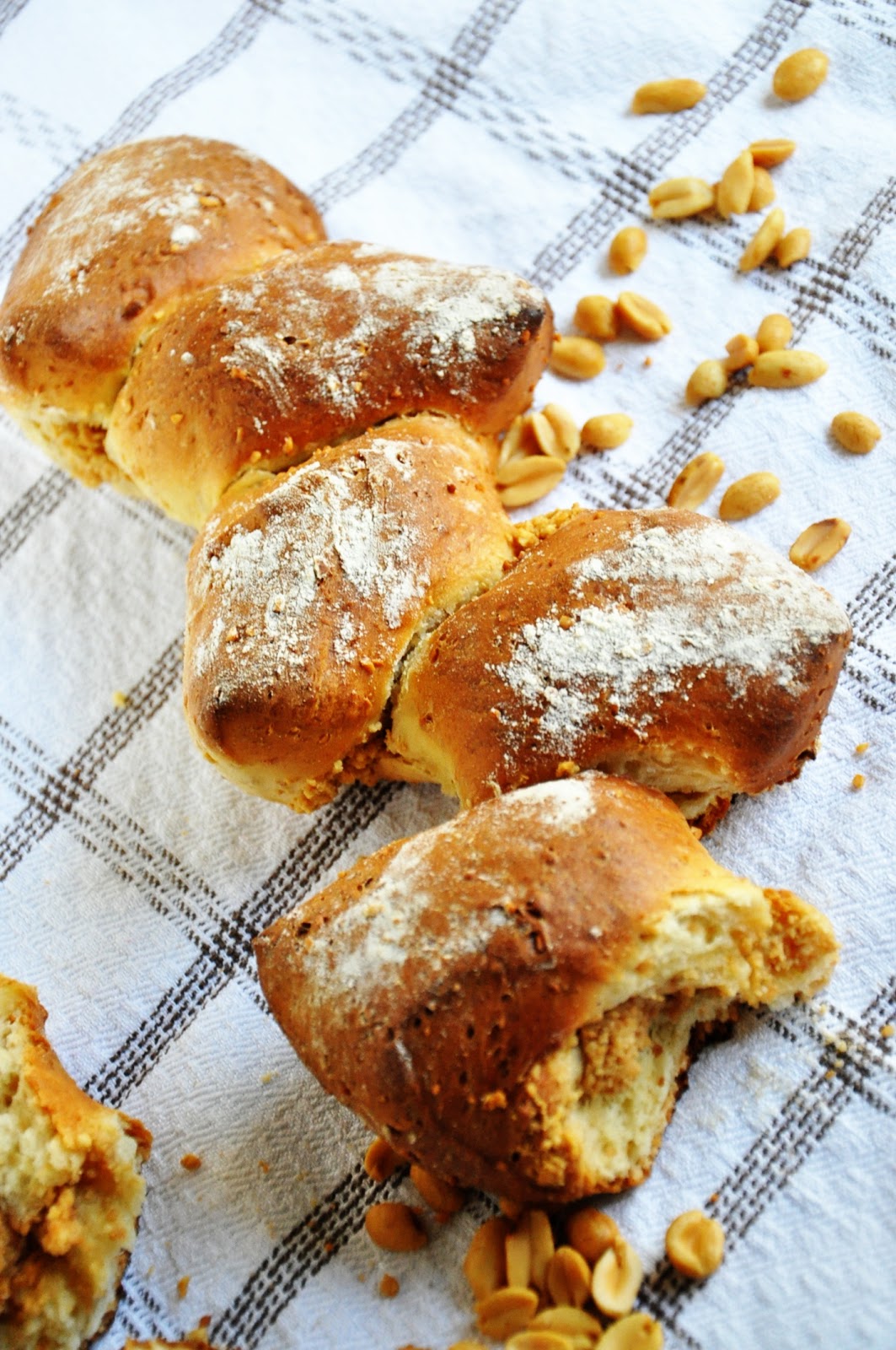 CoLoRes, SaBoRes, oLoRes...CoLoRs, TaSTeS, SmeLLS: peanut bread/pan de ...