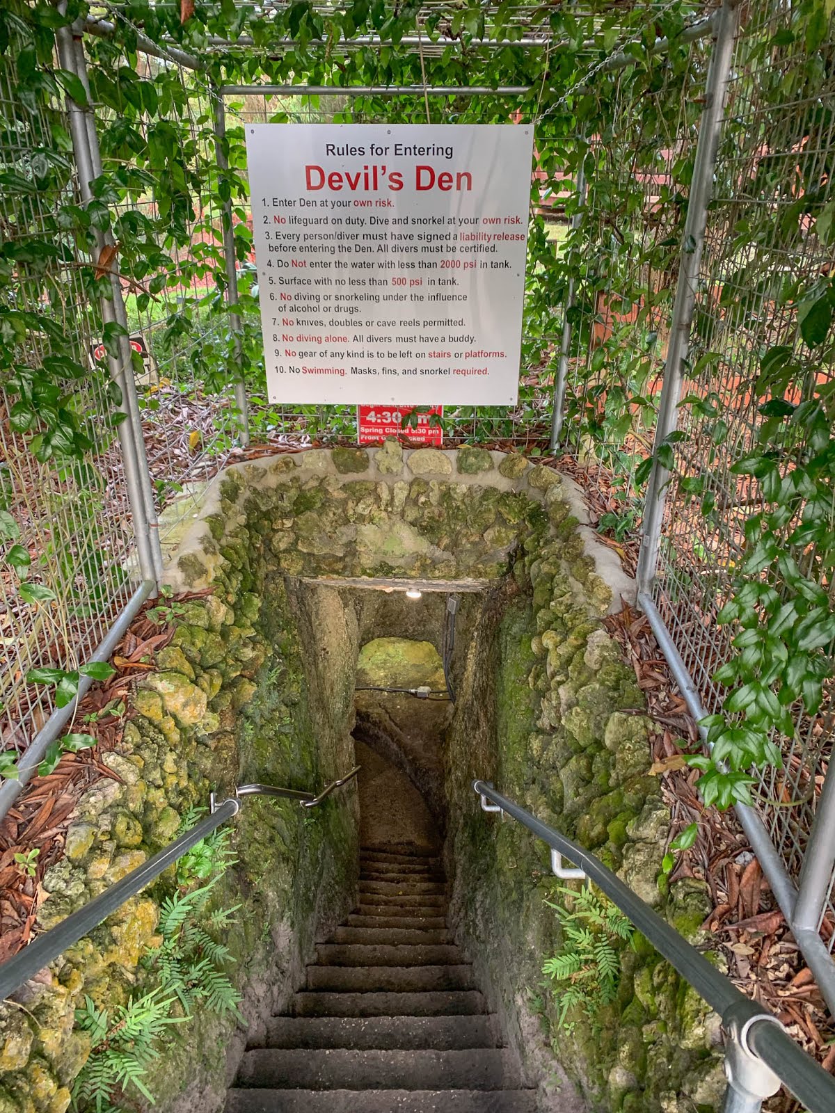 Devil's Den Florida Freshwater Cavern Dive - First Church of The Masochist