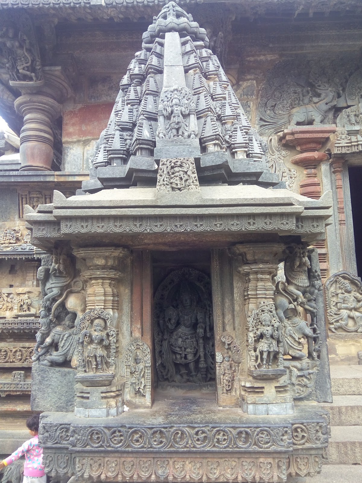 Beluru - History and Travel Guide