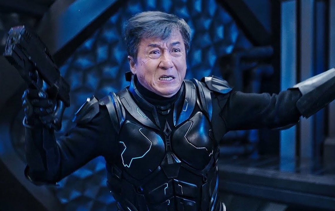 Jackie Chan caça um ciborgue no trailer do sci-fi “Bleeding Steel ...