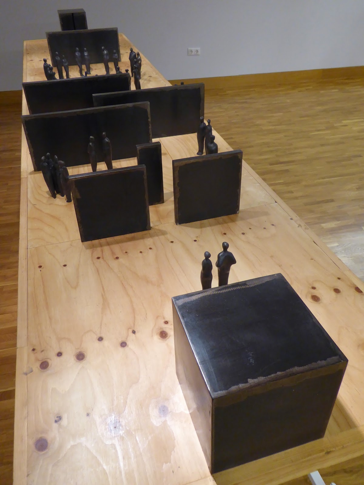 miracomosuena: Espacio y tiempo en la escultura de Félix Reyes