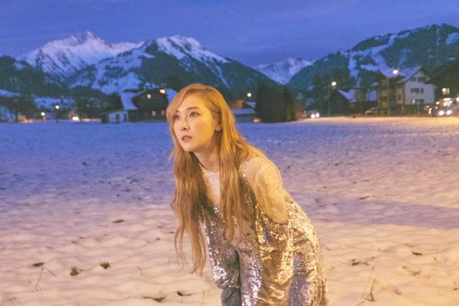 See the behind the scene pictures from Jessica's 'Wonderland' MV ...