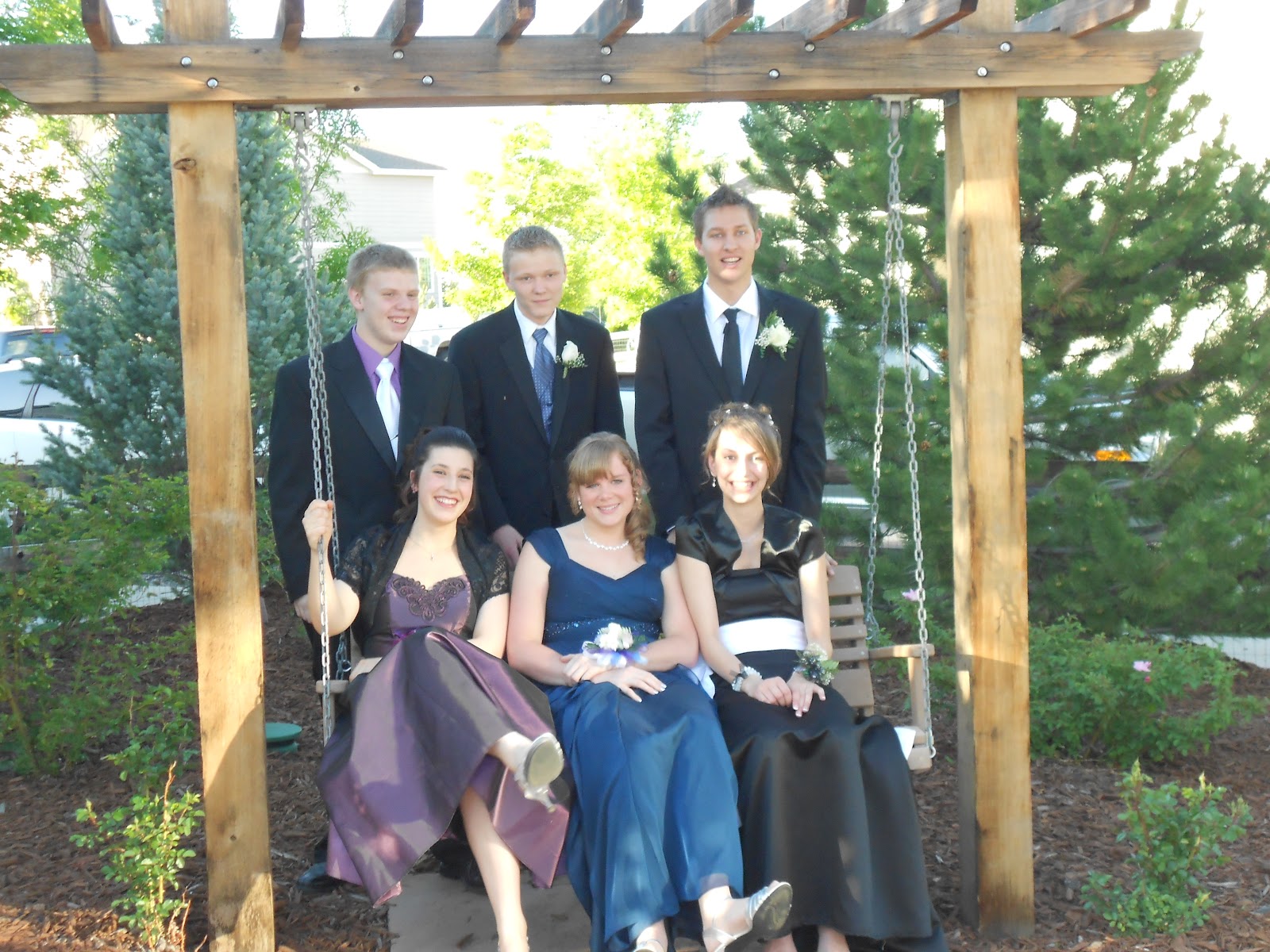 Hudson Family: MoRmOn PrOm