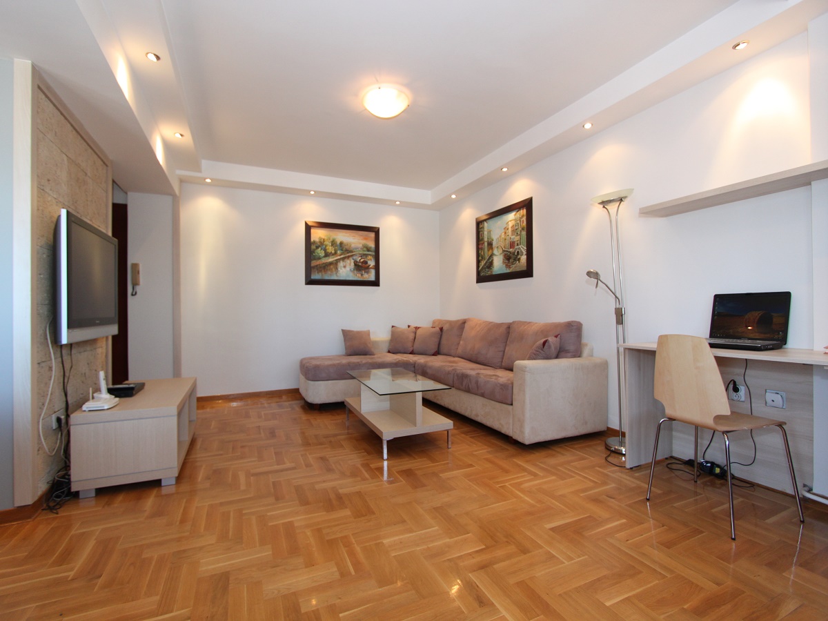 Two Bedroom Apartment Sunrise with 2 terraces and city view!