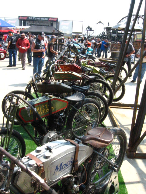 Noot: The Horse Backstreet Chopper Show