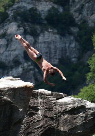European Cliff Diving Championship in Ponte Brolla | Expat with Kids