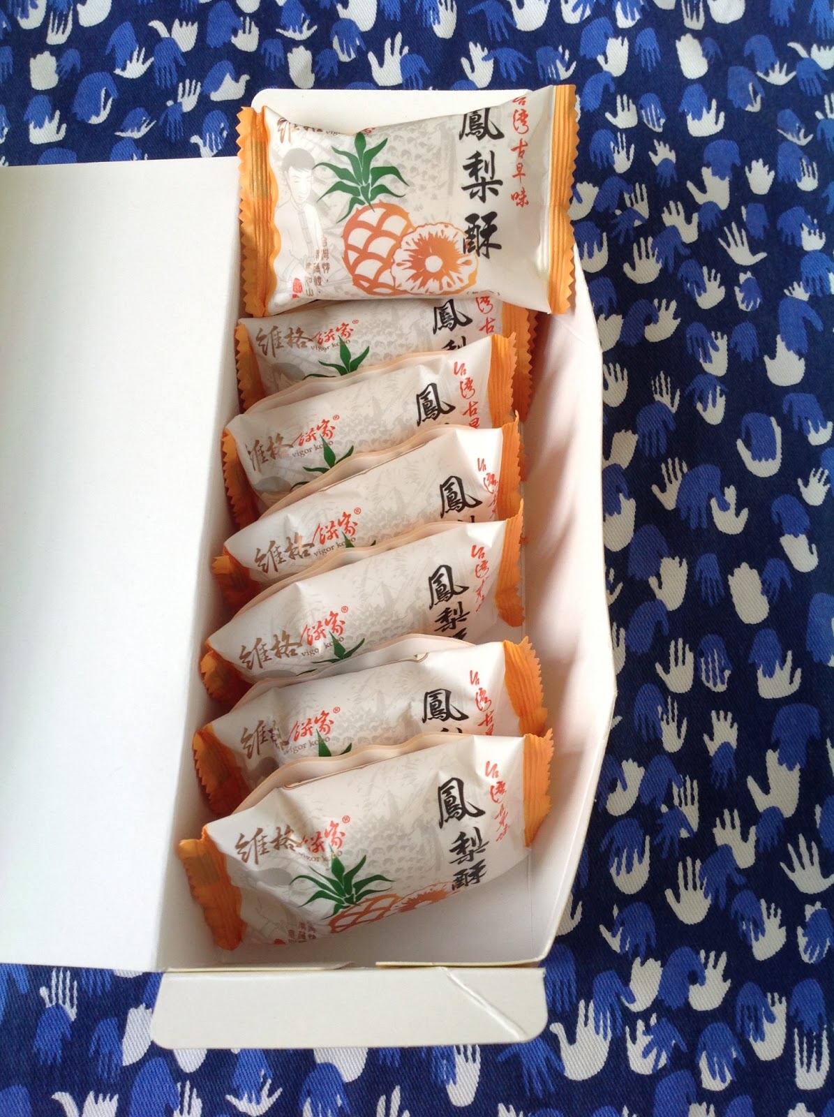 Planet IIIV: Vigor Kobo Pineapple Cake ( fengli su ) 維格餅家 鳳梨酥