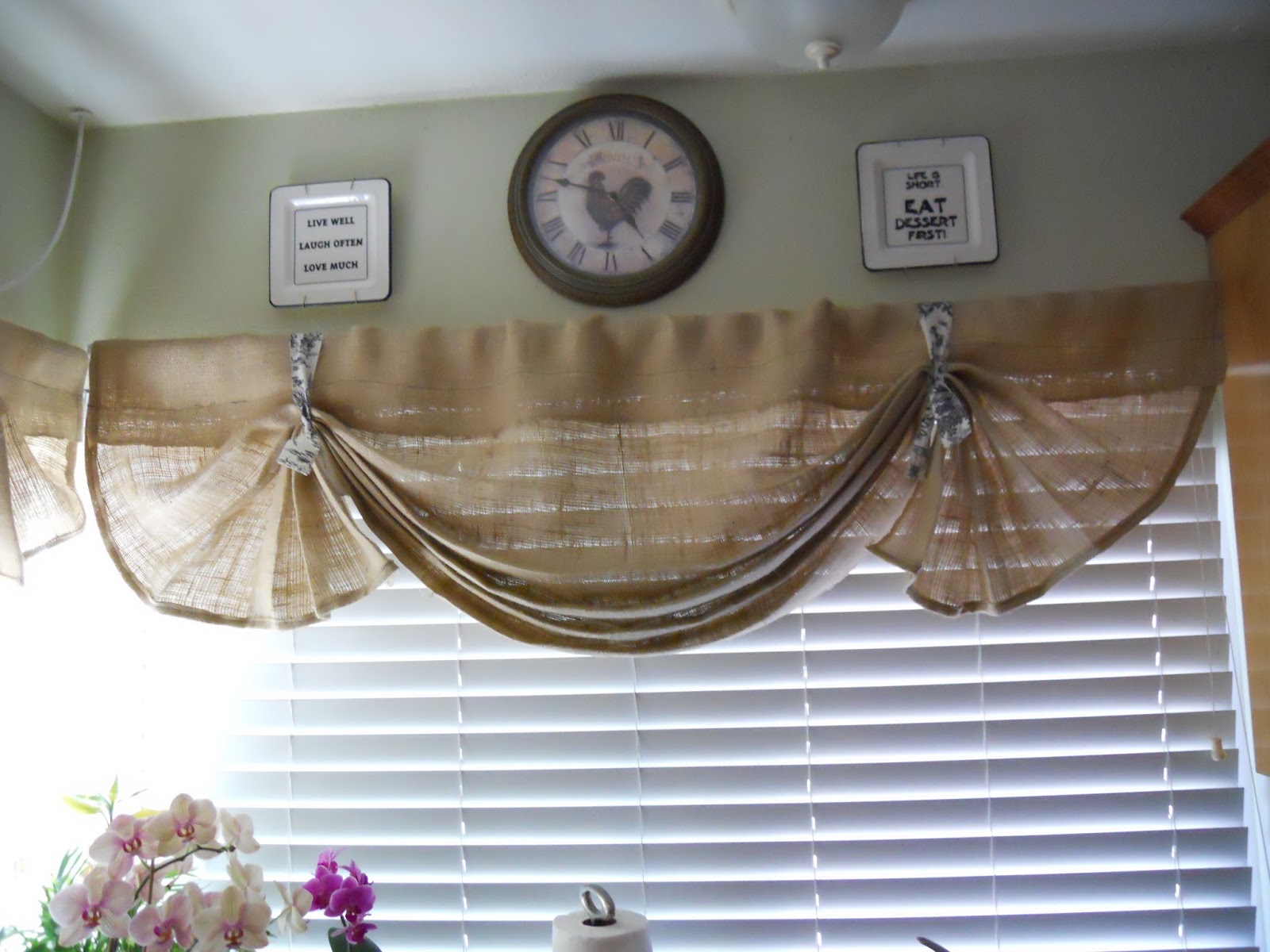 My Cozy Casita: Burlap decoration