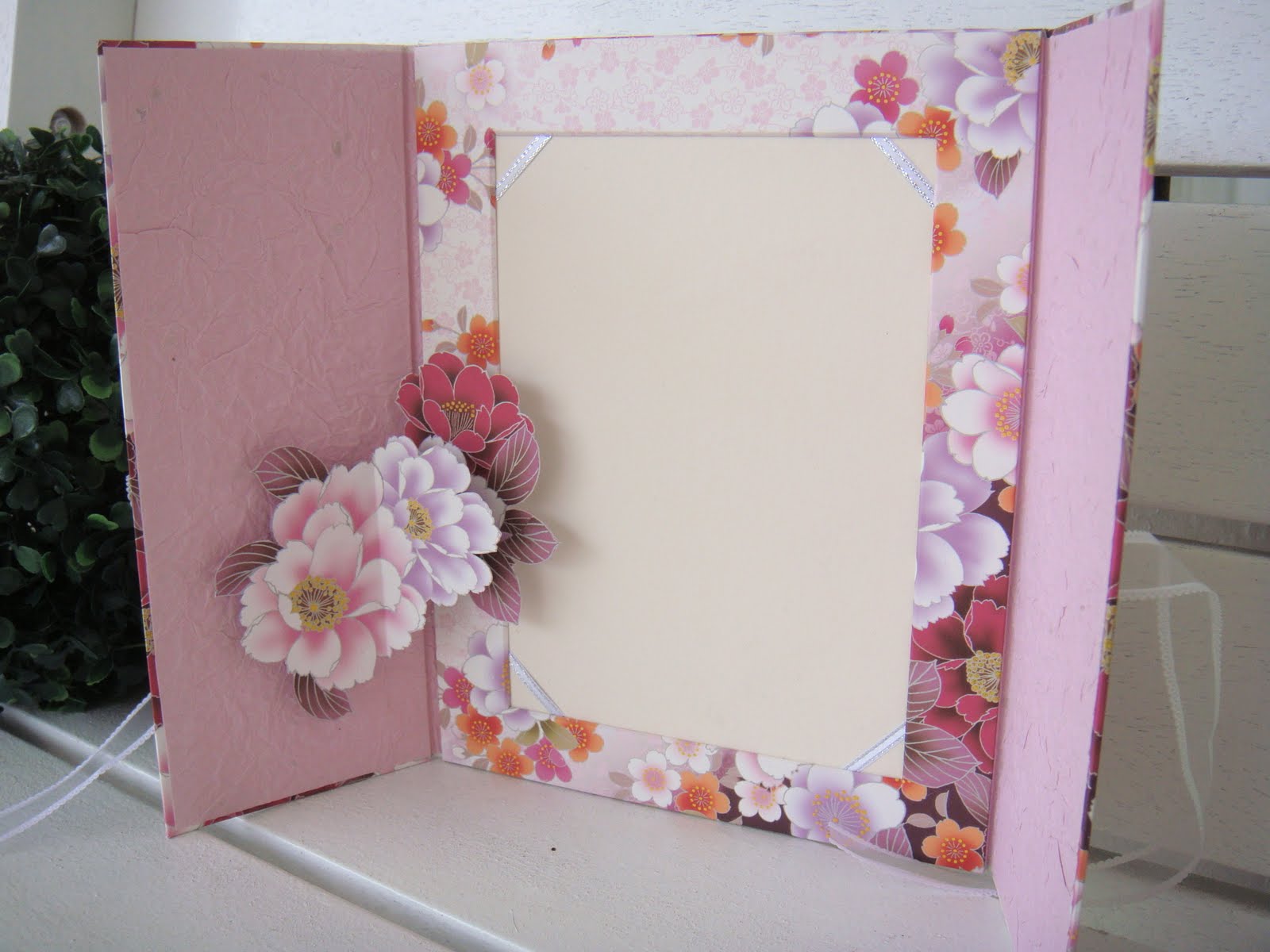 Rozi... The Artist: Pop Up Picture Frames With Double Doors: More Presents