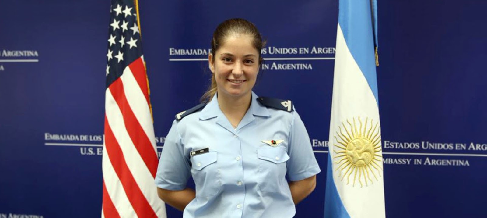 Se graduó la primera oficial de FAA en el curso de aviador militar de USAF