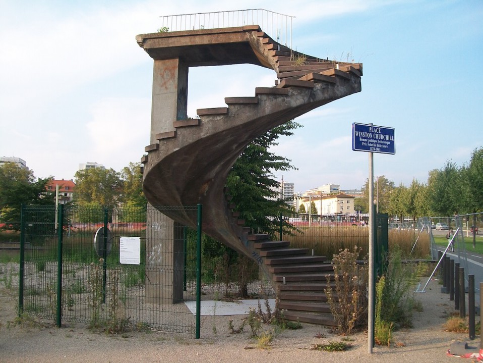 Hyperart Thomasson, Arquitectura de un despropósito - cadBIM3D