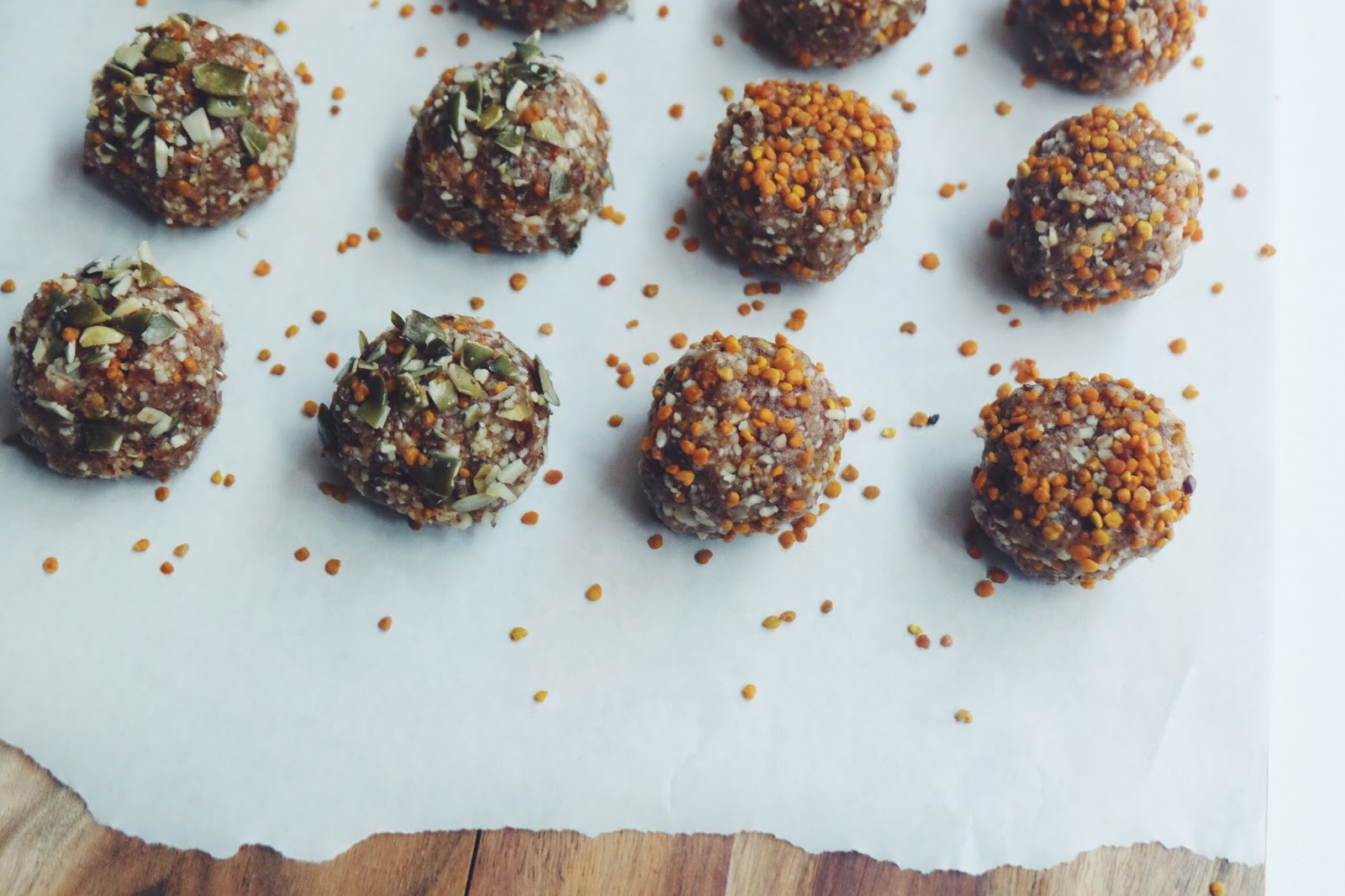 GREENFOOD LILLY: Almond & Bee Pollen Energy Balls