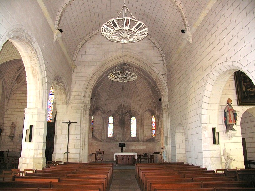 Loire Valley Experiences: Church on Sunday...Saint-Martin-le-Beau