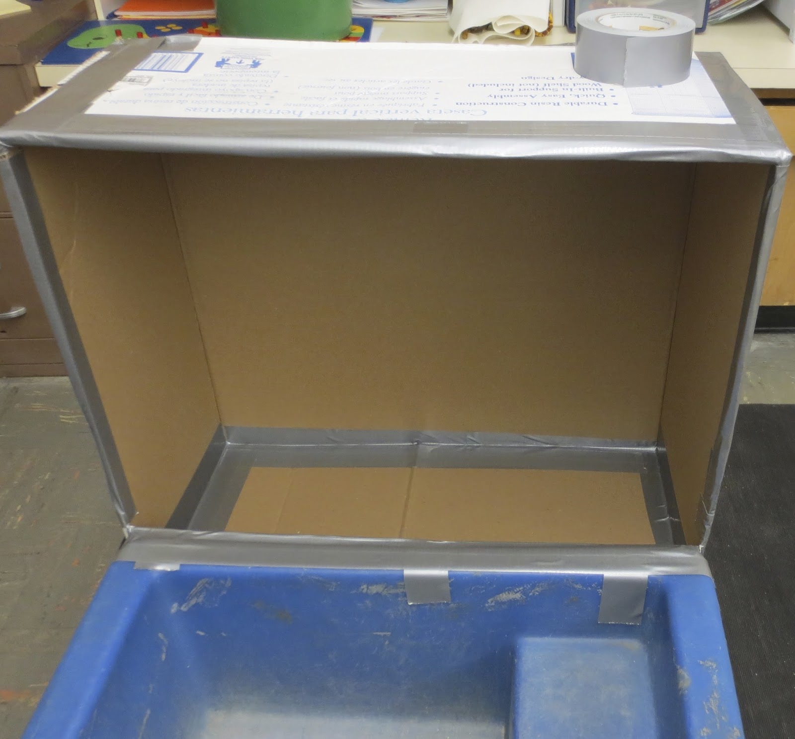 SAND AND WATER TABLES: False bottoms