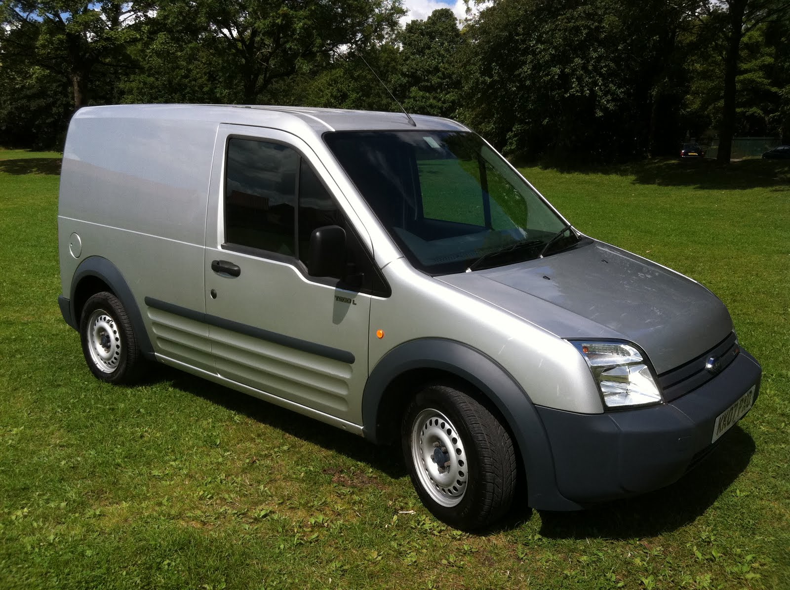 Manchester Van Sales: FORD TRANSIT CONNECT LOW MILES IN SILVER £4250 ...
