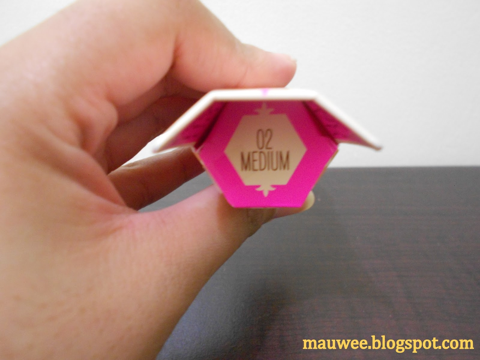 The Curious Cat: Benefit Fakeup Crease-Control Hydrating Concealer