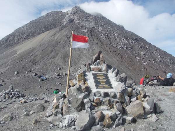GUNUNG MERAPI (2.930) Mdpl beserta Jalur Pendakian ~ WISATA ALAM INDONESIA