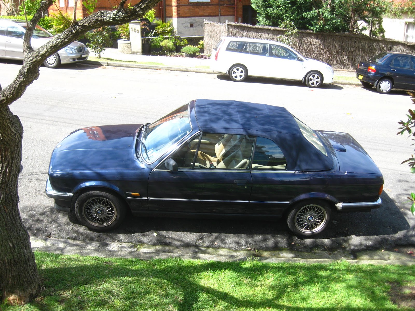 Aussie Old Parked Cars: 1985 BMW 325i Convertible (E30)