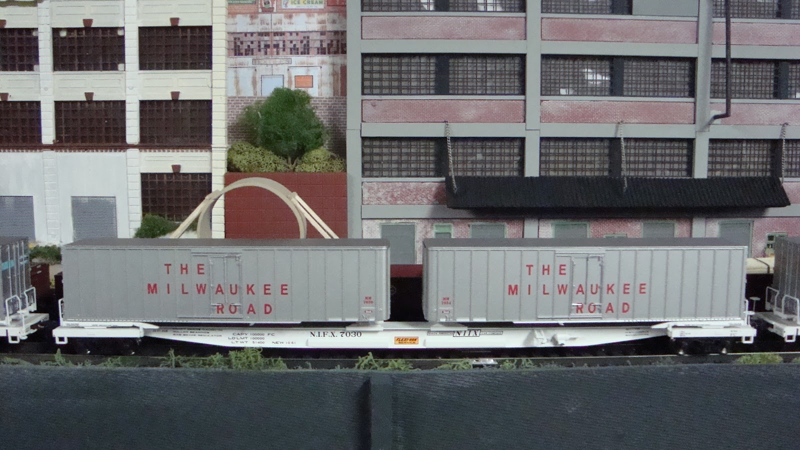 New York Central Train Layout: New Flexi Van Flat Car