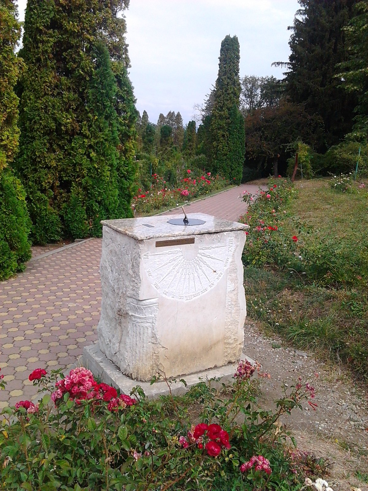 Cercul de stele: Cadran solar măcinat de timp