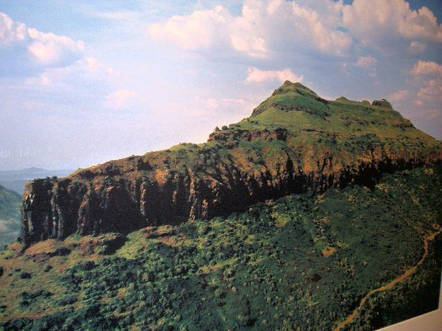 Famous Trekking Spots In Maharashtra: PURANDAR FORT