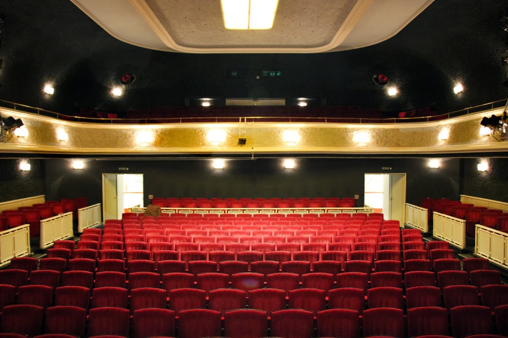 AnneLiWest|Berlin: Distel Studio im Admiralspalast