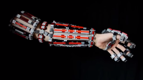 AGeekyLink: (VIDEO)THIS MAN BUILT AN EXOSKELETON ARM IN LEGO