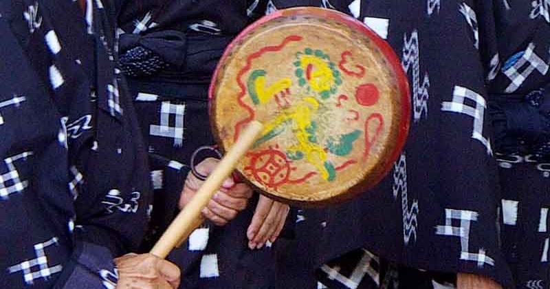 Ryukyu Life: Small Okinawan Drum with a Handle (Photo)