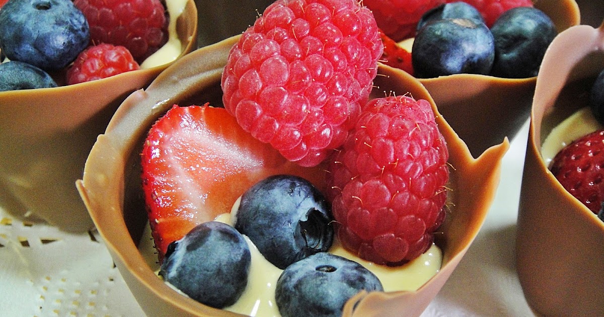 Maryam's Culinary Wonders: 1127. Chocolate Berry Cups