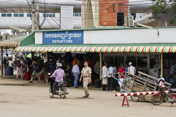The border crossings between Cambodia and Thailand 2016 | Poipet City ...
