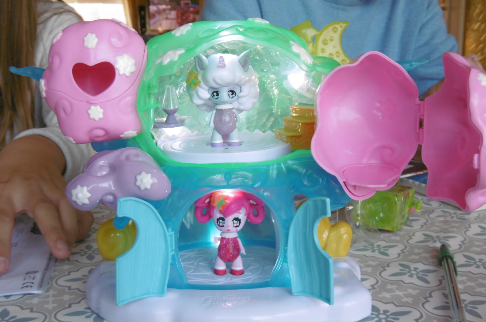 Madhouse Family Reviews: Light Up Your World with Glimmies ! (review)