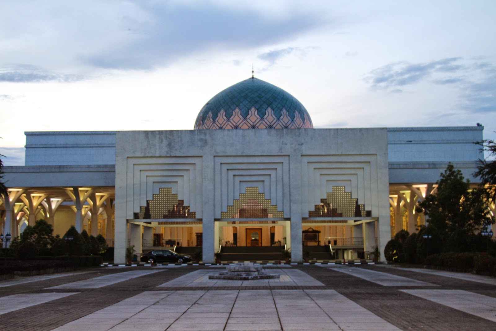 Muhammad Qul Amirul Hakim: Masjid Negeri Sarawak, Kuching (Sarawak's ...