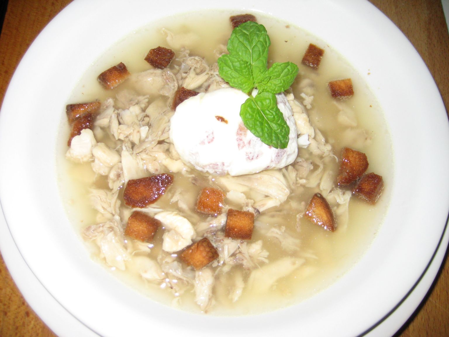 LAS RECETAS DE MAMA ROSA: Sopa de pollo con huevo escalfado