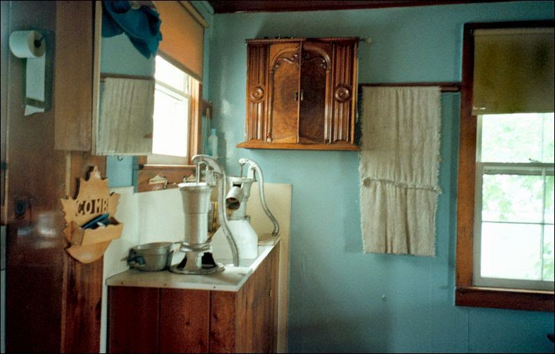 Little Homestead In Boise : Simple Amish Kitchens