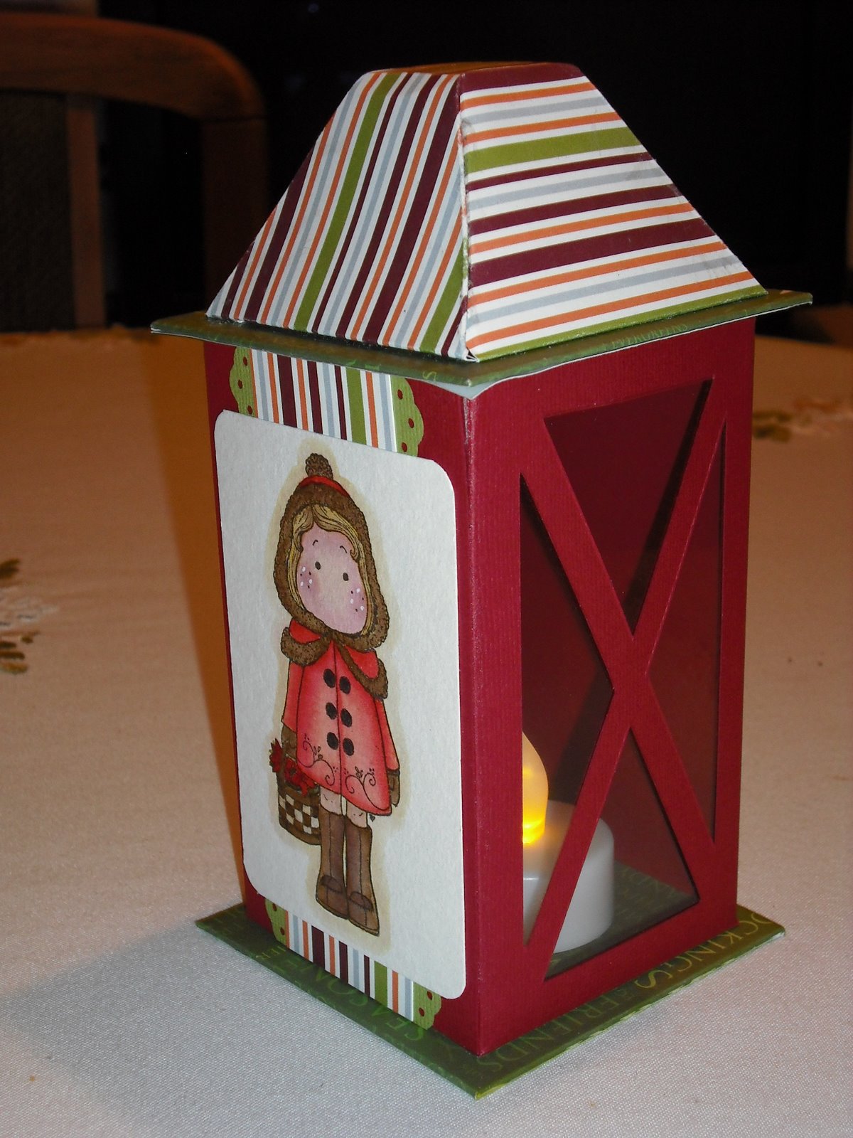 DIST-INK-TIVE: Christmas Lantern Gift Box