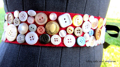Kitty Cats and Airplanes: The button belt {a tutorial}