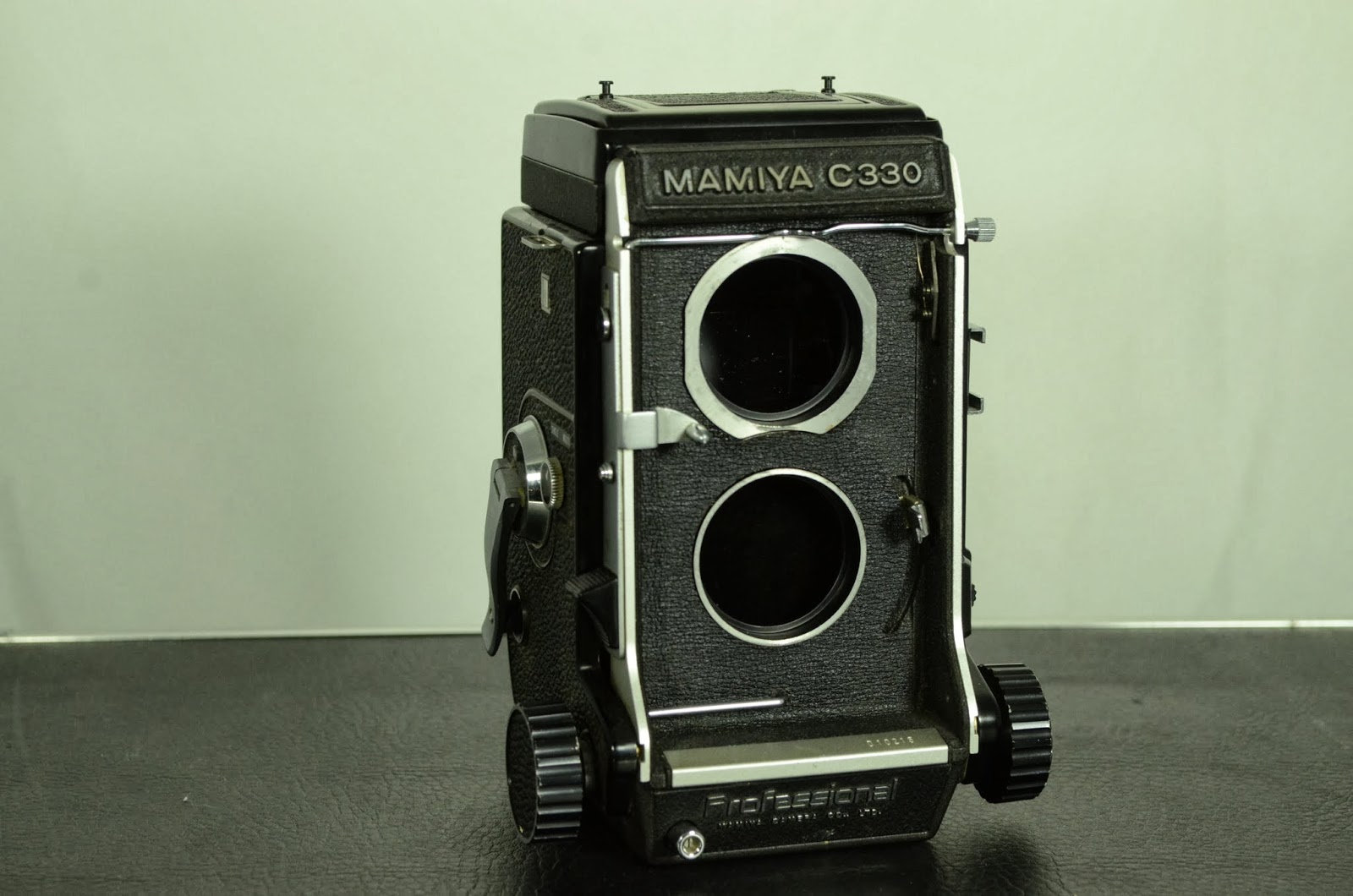 Vintage Camera House: Mamiya C330