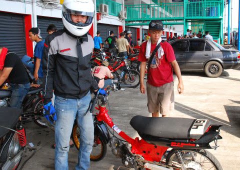 Modifikasi Honda Astrea Grand Ala Drag Style - MyOtomotif
