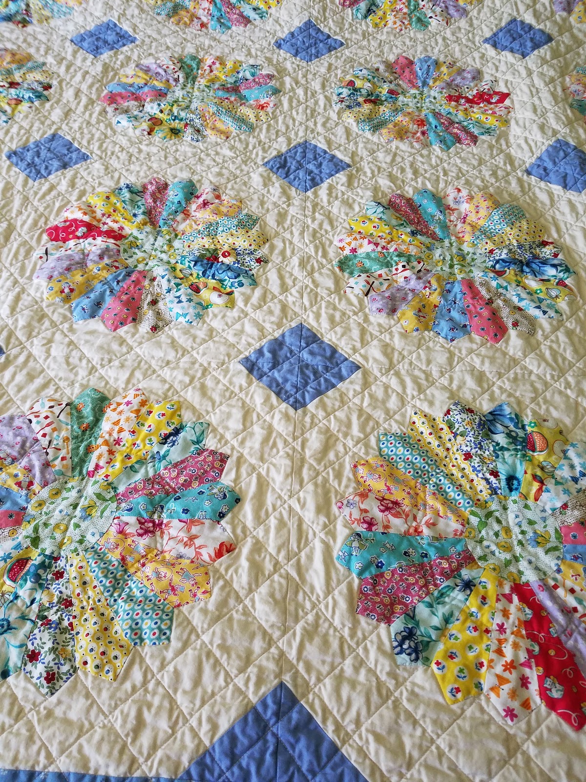 Quilt Island: Dresden Plate Completed