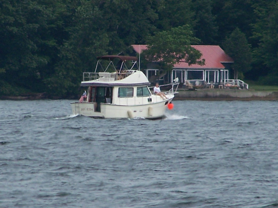 JoyRide82: Campion Adventurer - 30 ft Sedan Trawler with Flybridge