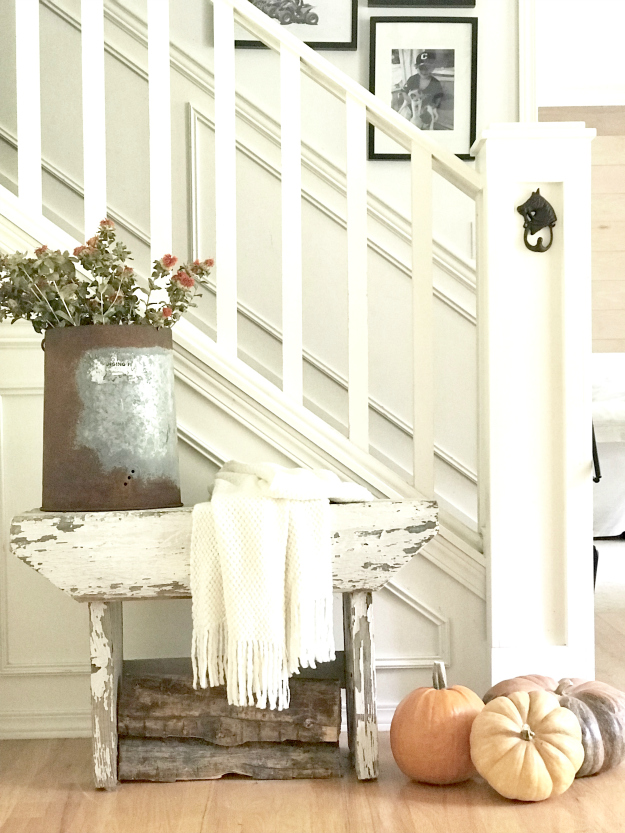 Little Farmstead: Fall Farmhouse Entryway...