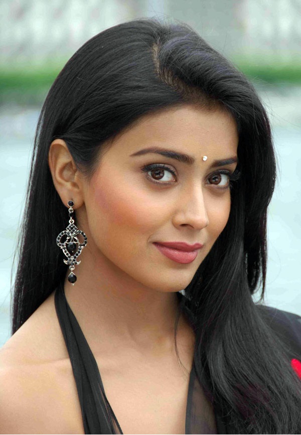 Shriya Saran Family, Contact-number, Affairs, Friends, Latest Updates ...